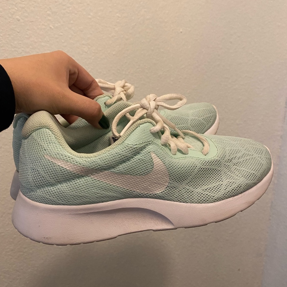 Nike Pastel Green Running Sneakers Tanjun Shoes - Gem